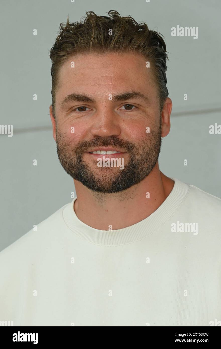 Schauspieler Benjamin Heinrich posiert beim Fantreffen und Starwahl der ...