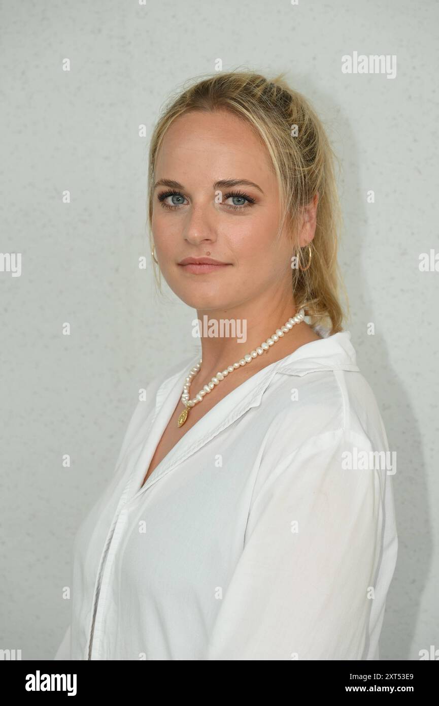 Schauspielerin Carina Koller posiert beim Fantreffen und Starwahl der RTL Daily Drama Serie ...