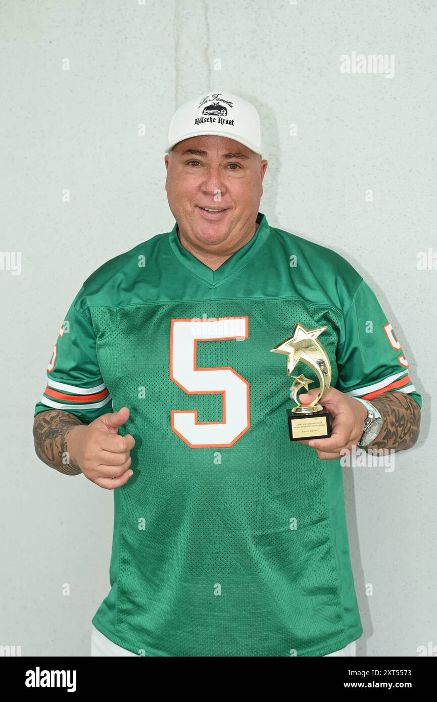 Schauspieler Ramon Ademes posiert beim Fantreffen und Starwahl der RTL ...