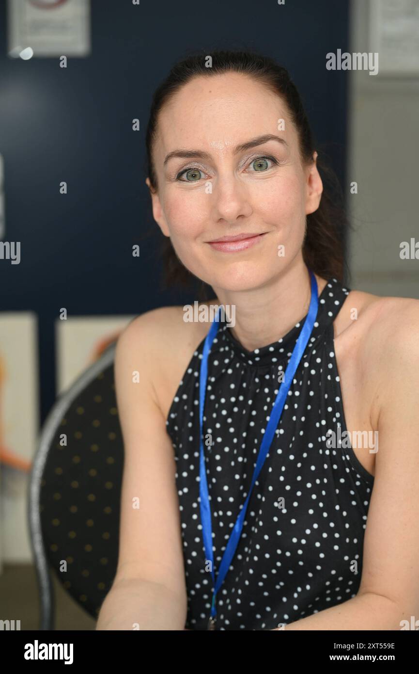 Schauspielerin Vanessa Glinka posiert beim Fantreffen und Starwahl der RTL Daily Drama Serie ...