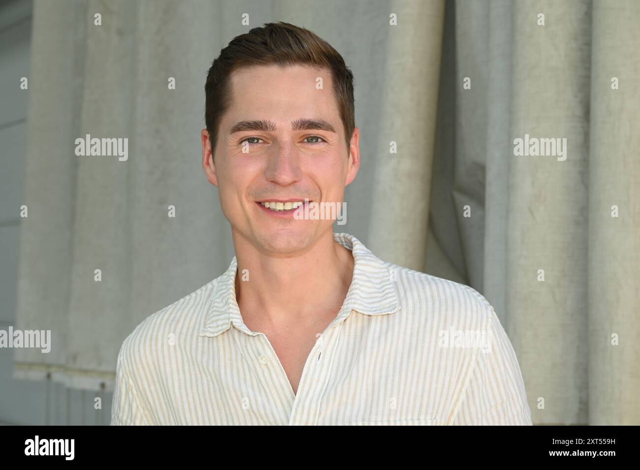 Schauspieler Timothy Boldt posiert beim Fantreffen und Starwahl der RTL ...