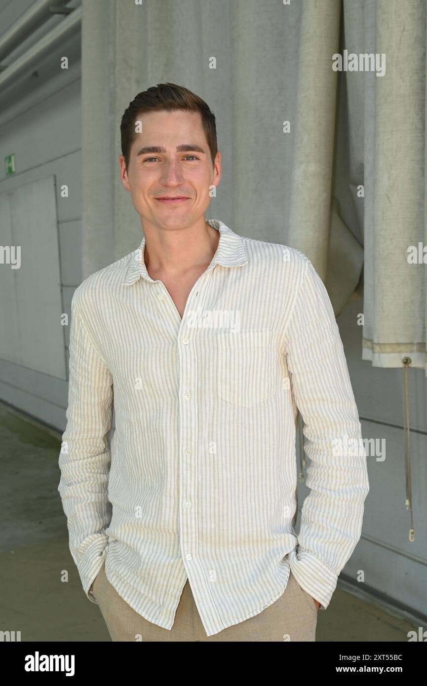 Schauspieler Timothy Boldt posiert beim Fantreffen und Starwahl der RTL ...