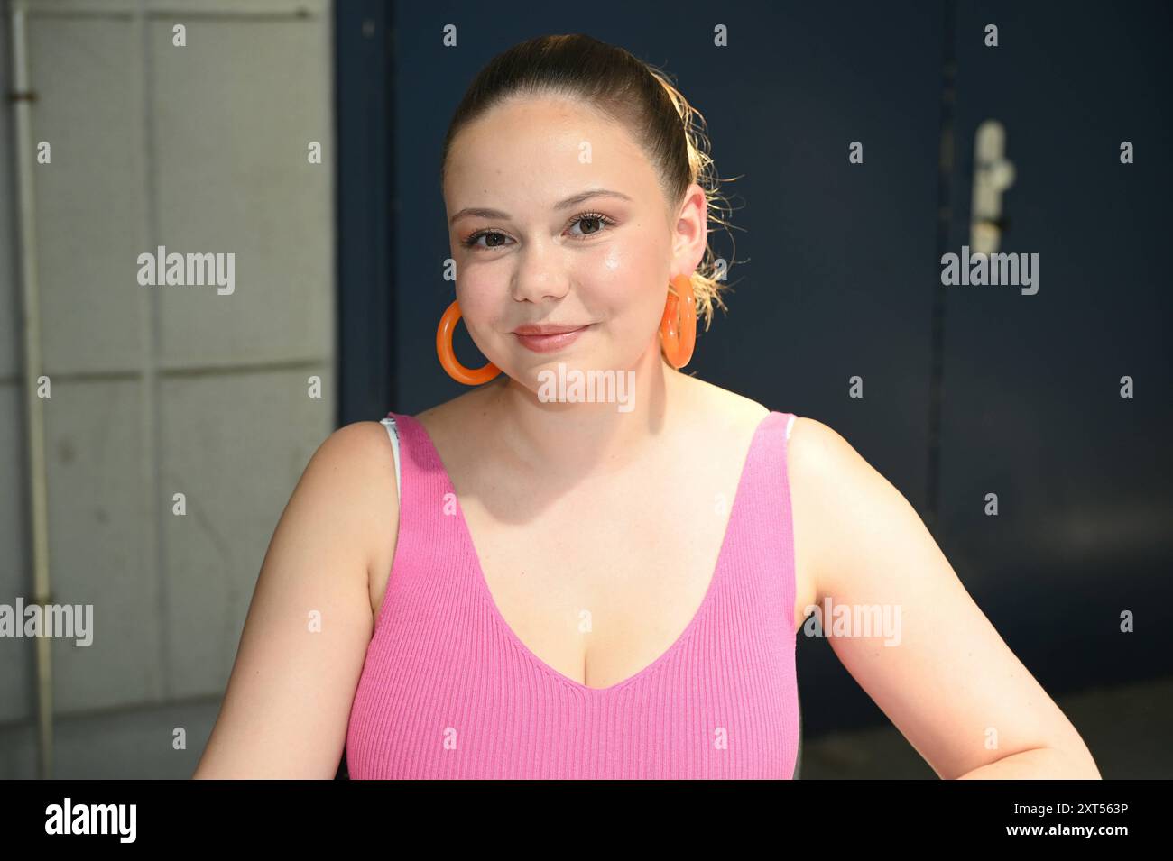 Schauspielerin Theresa Traser posiert beim Fantreffen und Starwahl der ...