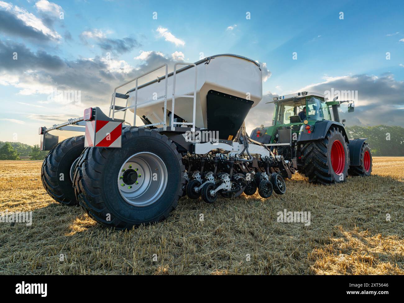 Mulchsaat - Direkt-Sämaschine des Herstellers Agrisem auf einem ...