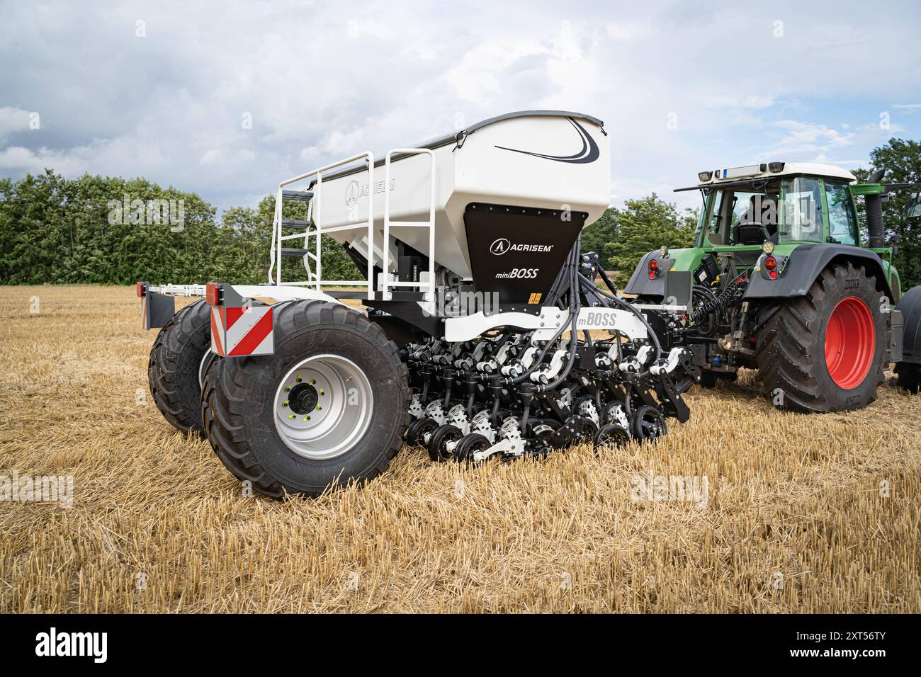 Mulchsaat - Direkt-Sämaschine des Herstellers Agrisem auf einem ...