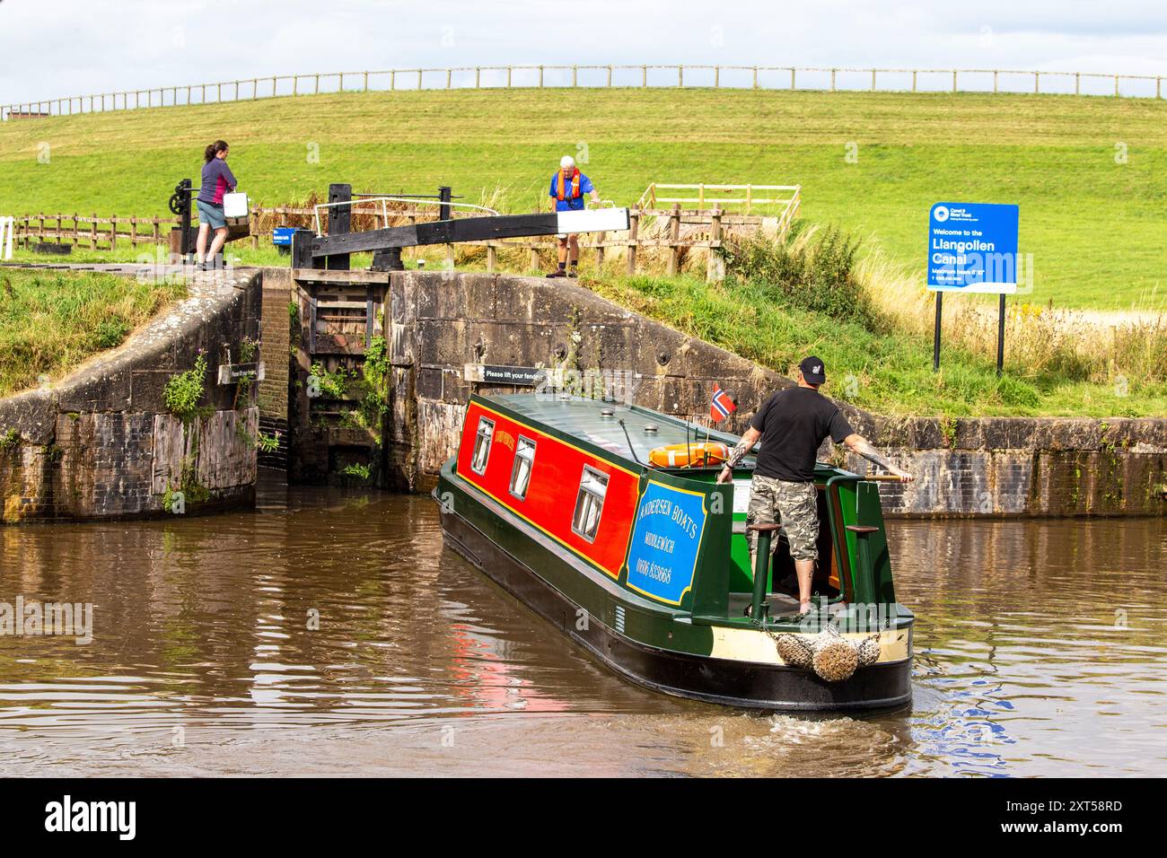 Canal narrowboat about to enter the Llangollen canal at Hurleston ...
