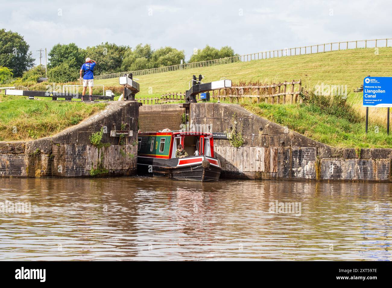 Canal narrowboat about to enter the Llangollen canal at Hurleston ...
