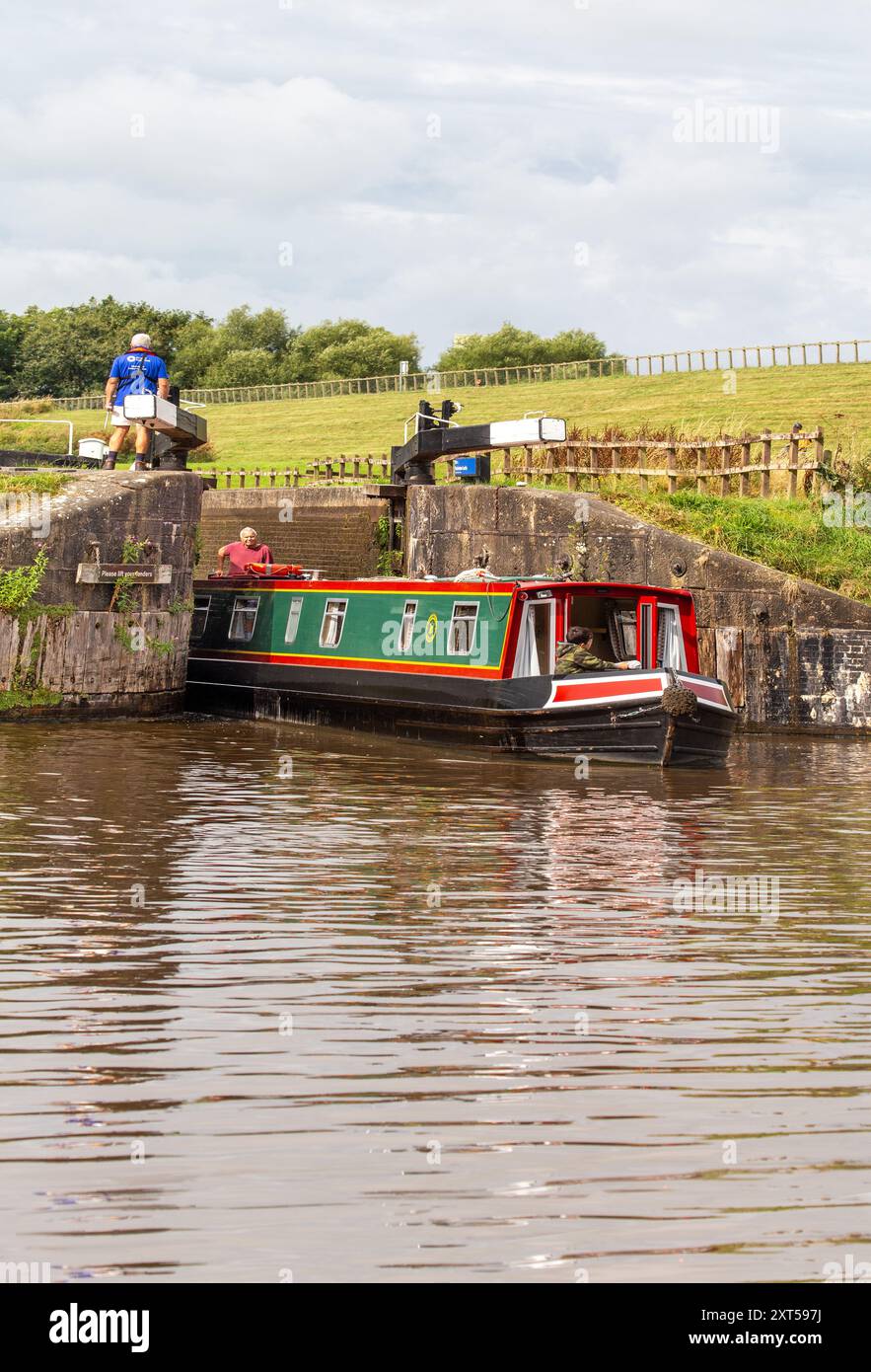 Canal narrowboat about to enter the Llangollen canal at Hurleston ...