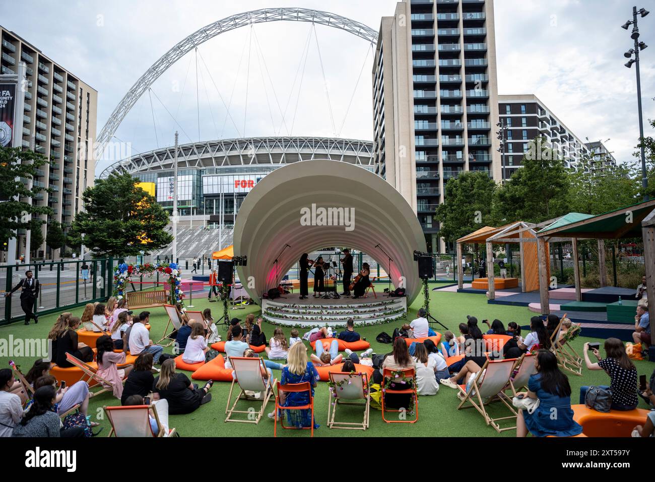 Taylor swift eras tour stage hi-res stock photography and images - Alamy