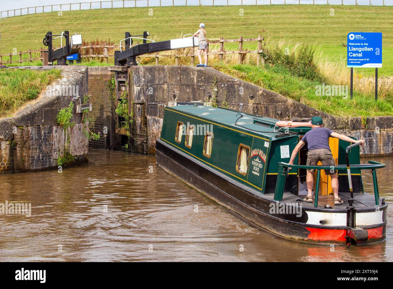 Canal narrowboat about to enter the Llangollen canal at Hurleston ...