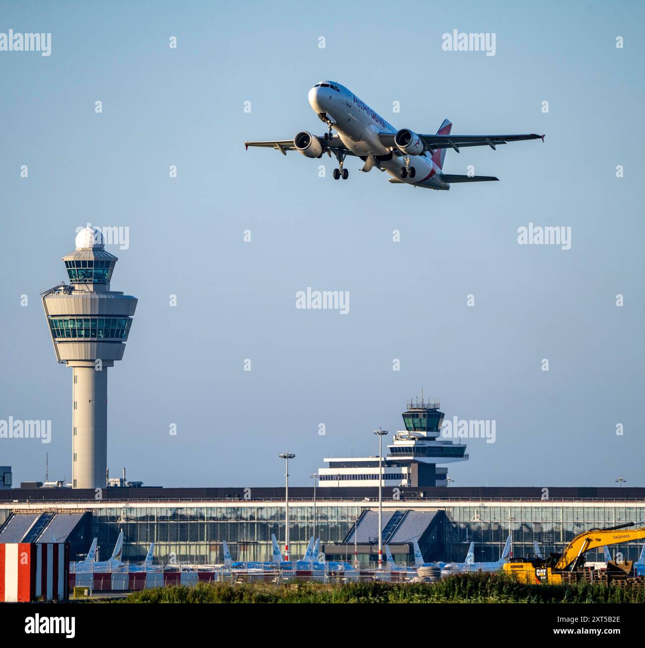Aircraft taking off from Amsterdam Schiphol Airport, Kaagbaan, 06/24 ...