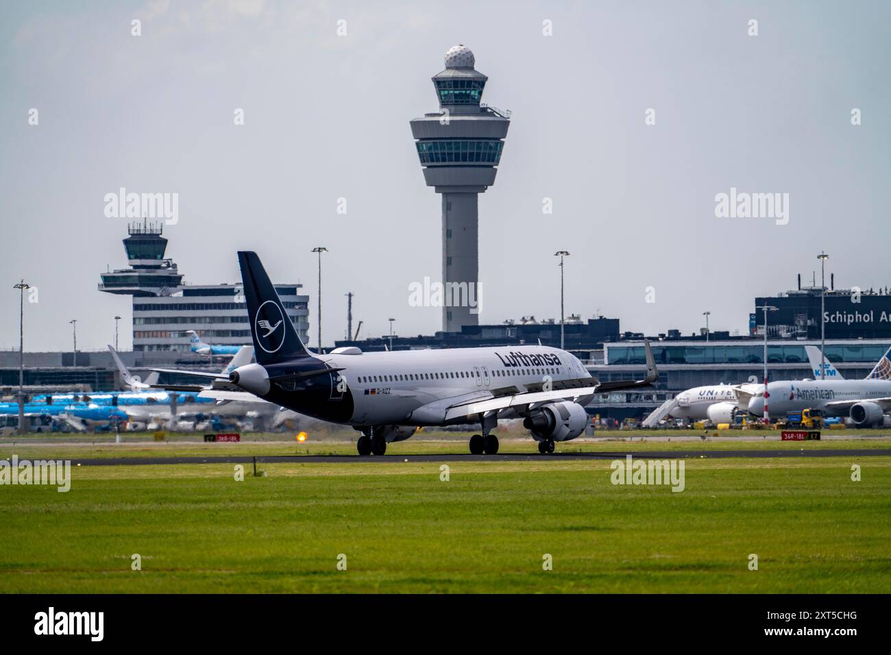 Lufthansa Airbus A320-214, aircraft landing at Amsterdam Schiphol ...