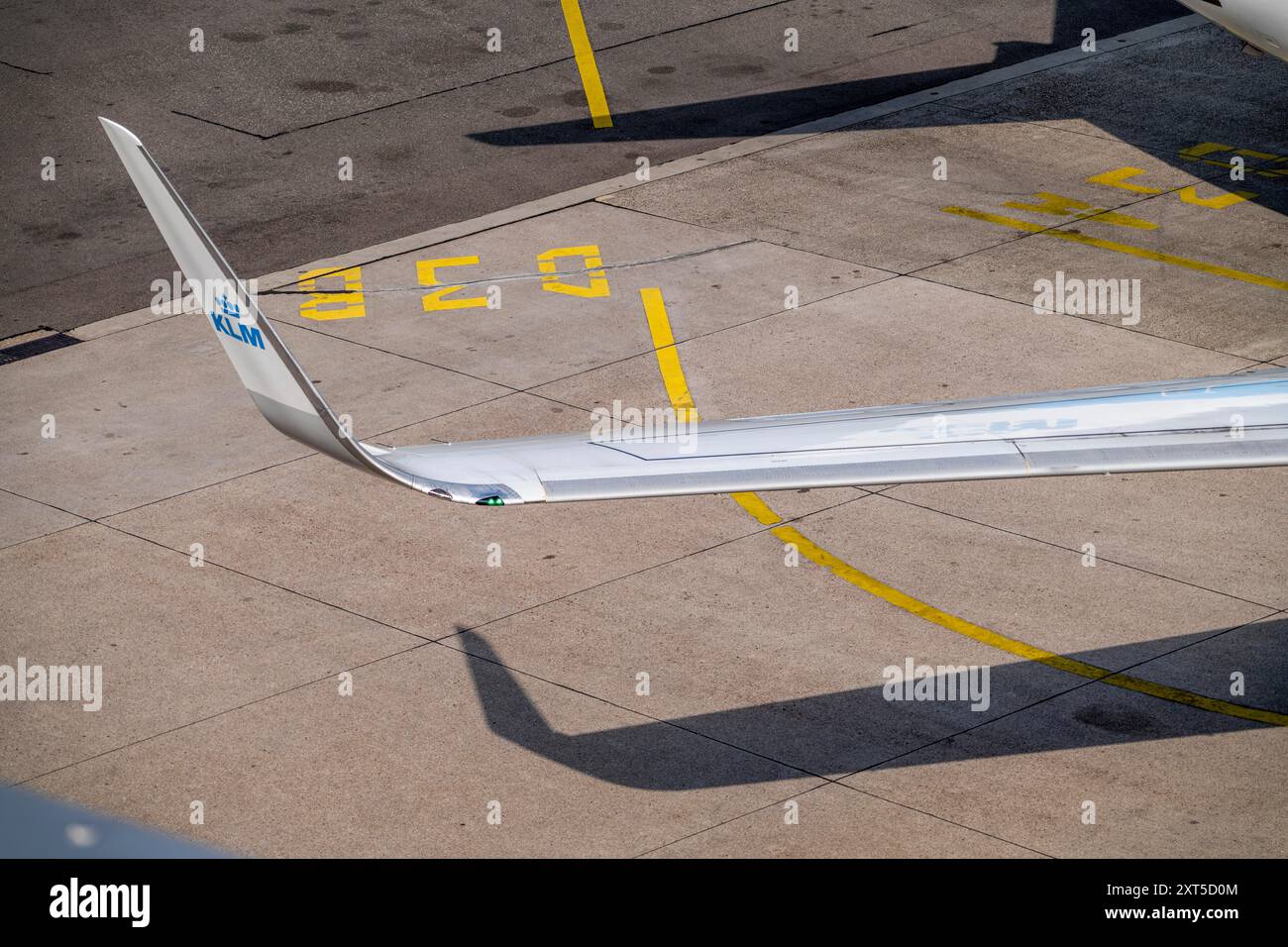 Winglets, upwardly curved wing extension, resulting in reduced drag ...