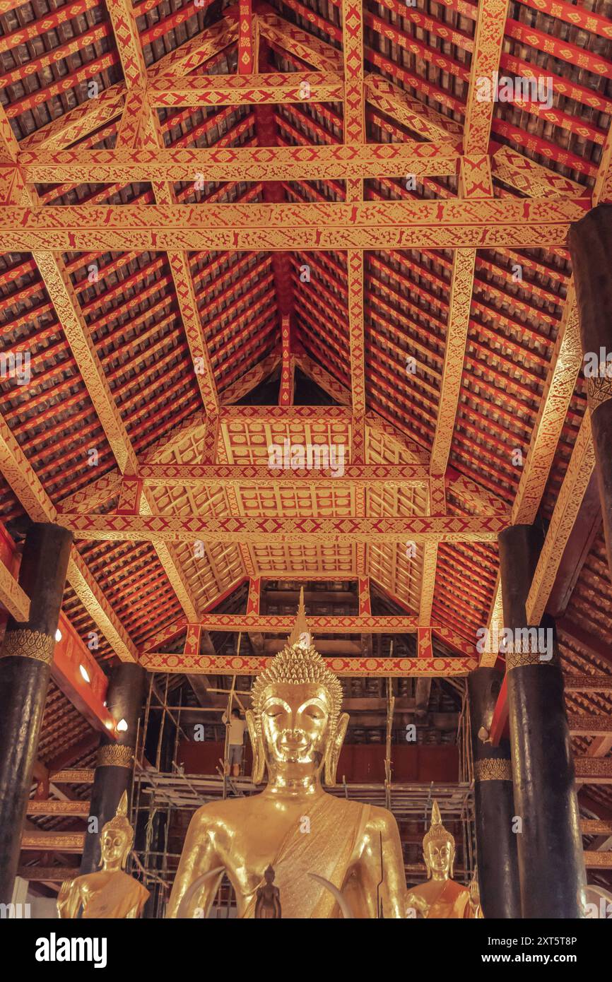 Buddha statue in der pagode hi-res stock photography and images - Alamy