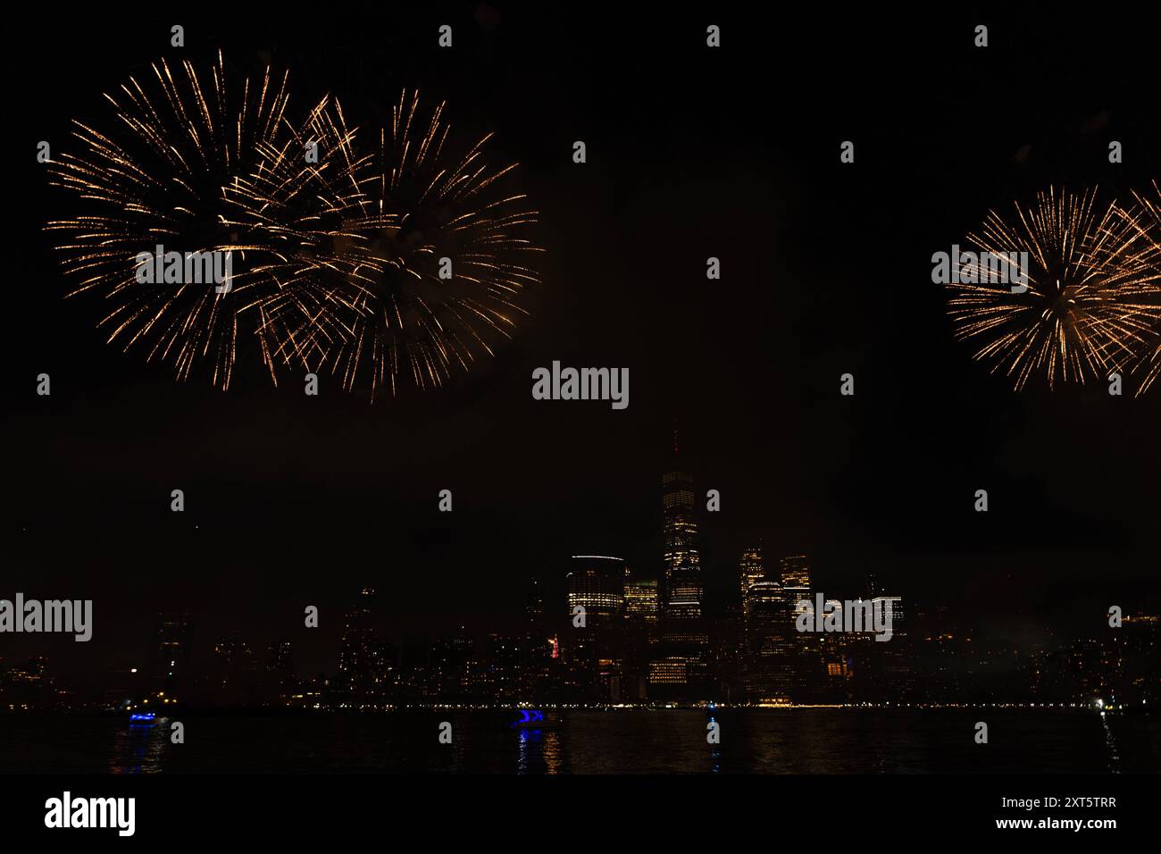 New York Manhattan fireworks. New York Fireworks over Manhattan. New ...