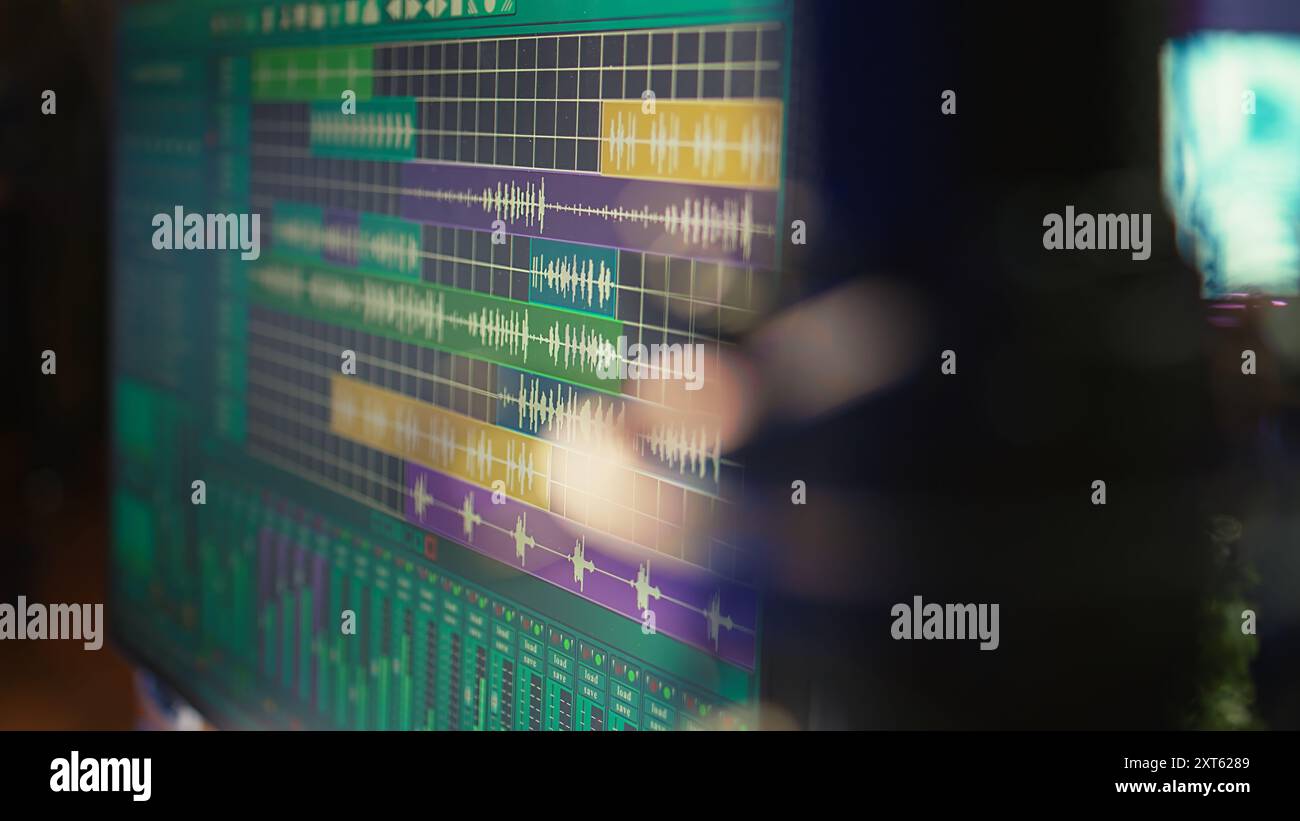 Digital audio workstation monitor close hi-res stock photography and images - Alamy