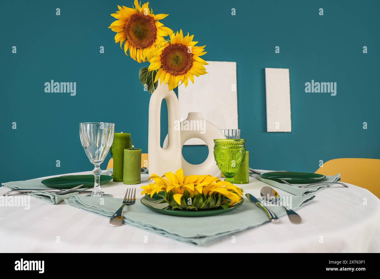 Table setting beautiful sunflower hi-res stock photography and images ...
