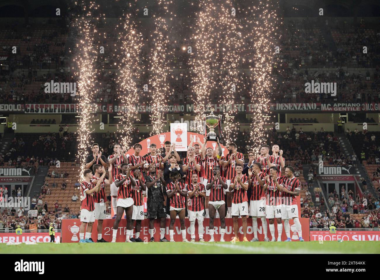 AC Milan players celebrate with the trophy after defeating Monza in the ...