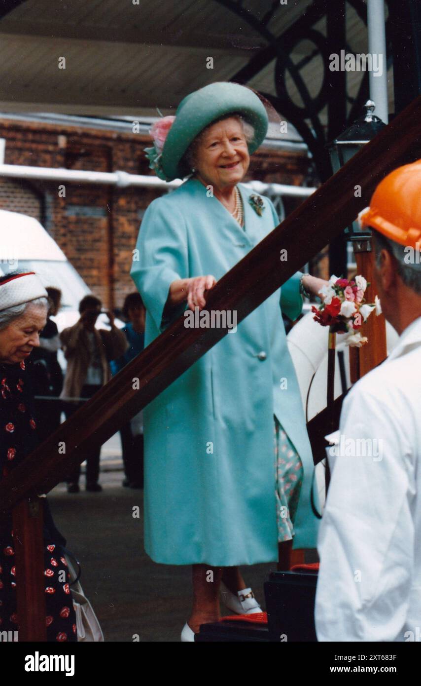 QUEEN ELIZABETH , THE QUEEN MOTHER BOARDS THE ROYAL YACHT BRITANNIA IN ...