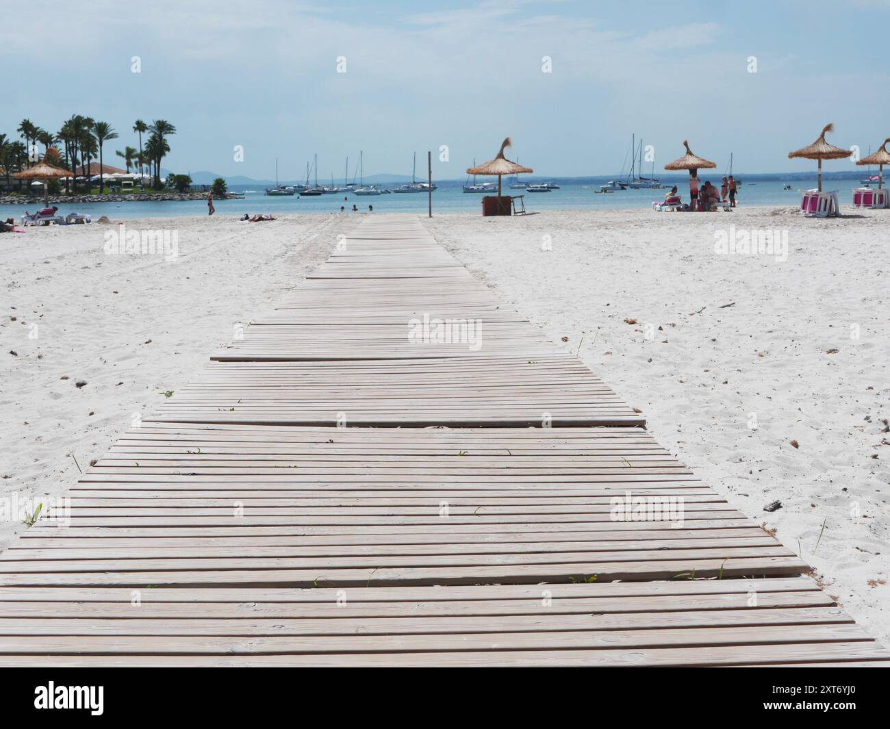 Beautiful view beach wooden path hi-res stock photography and images ...