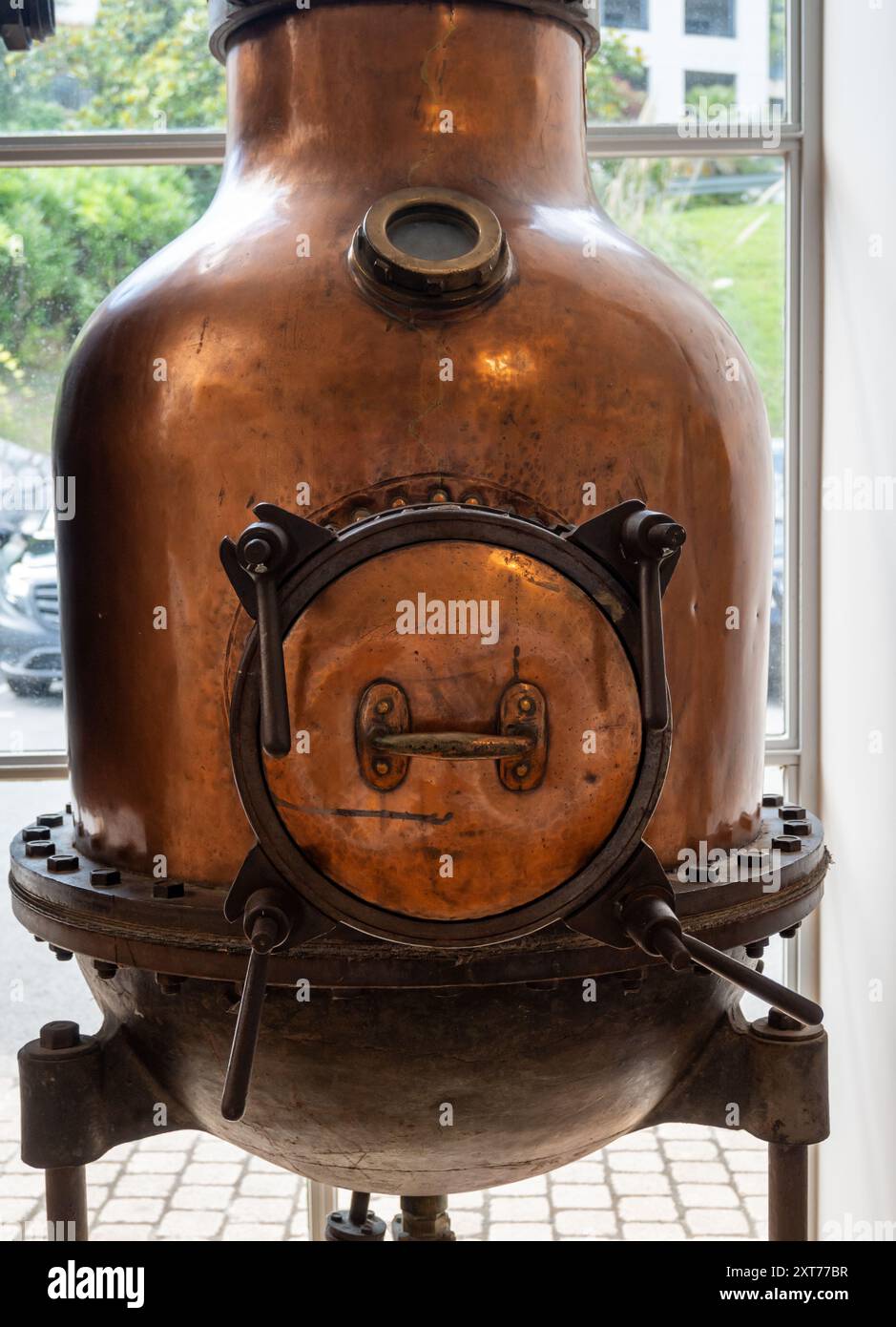Provence perfume distillation hi-res stock photography and images - Alamy