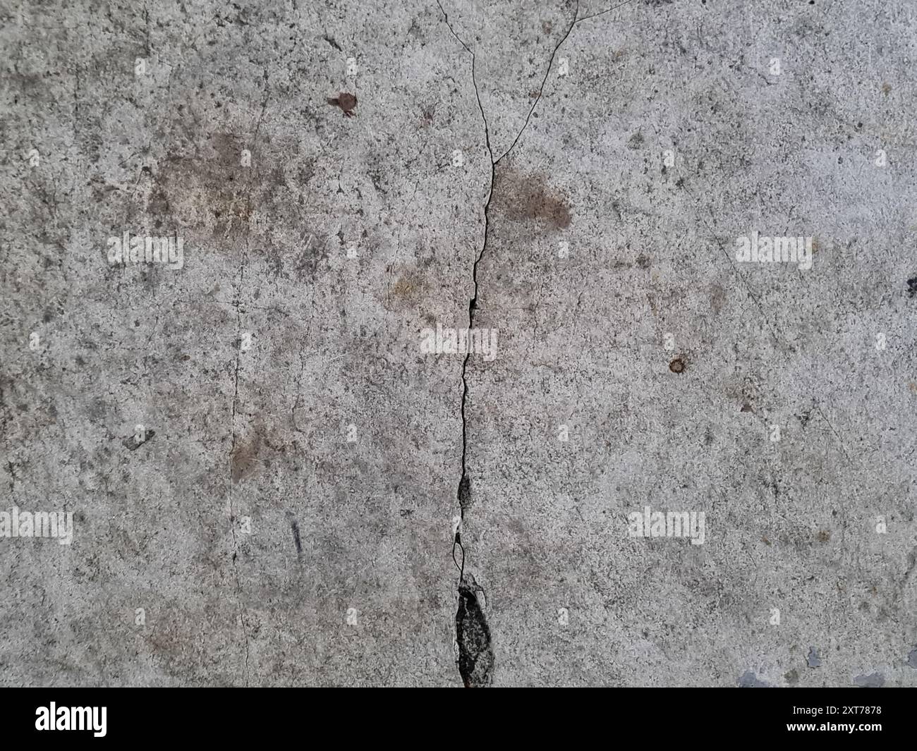 vertical crack on the cement concrete wall, grunge texture and pattern ...