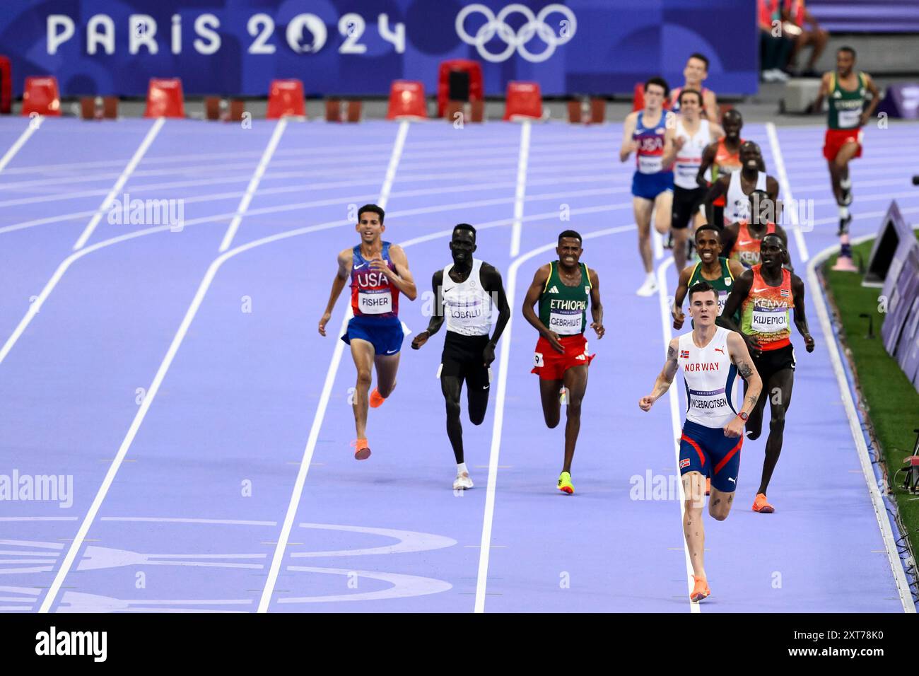 Jakob Ingebrigtsen of Norway (r) competes in the men's 5000m final ...