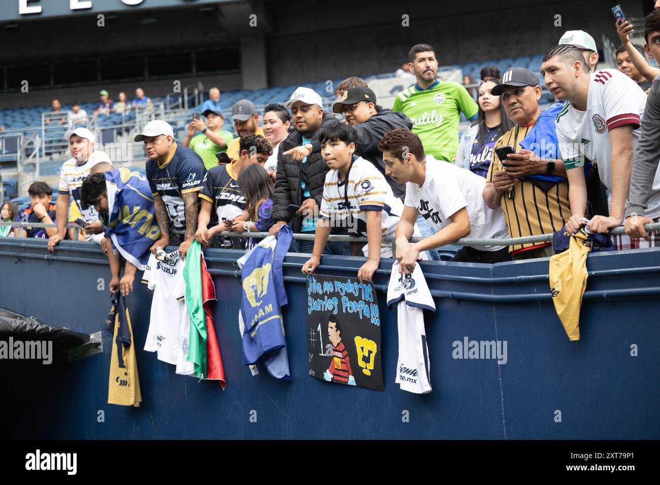 Seattle sounders fans concacaf hi-res stock photography and images - Alamy