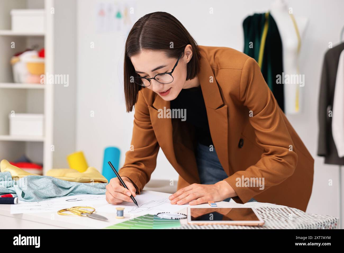 Portrait tailor drawing sketch atelier hi-res stock photography and ...