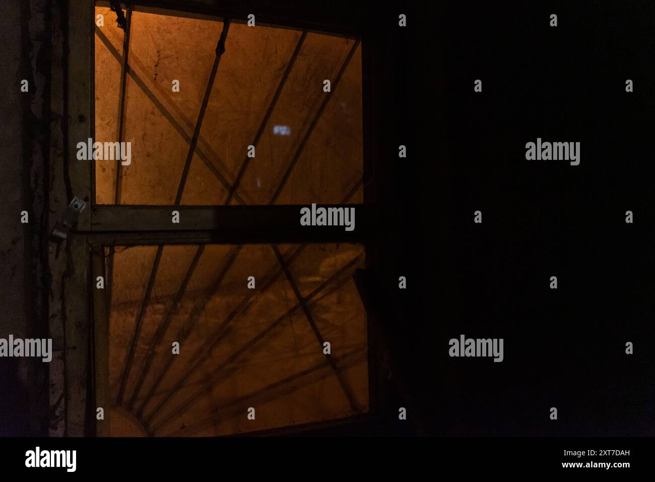 Dirty basement window hi-res stock photography and images - Alamy