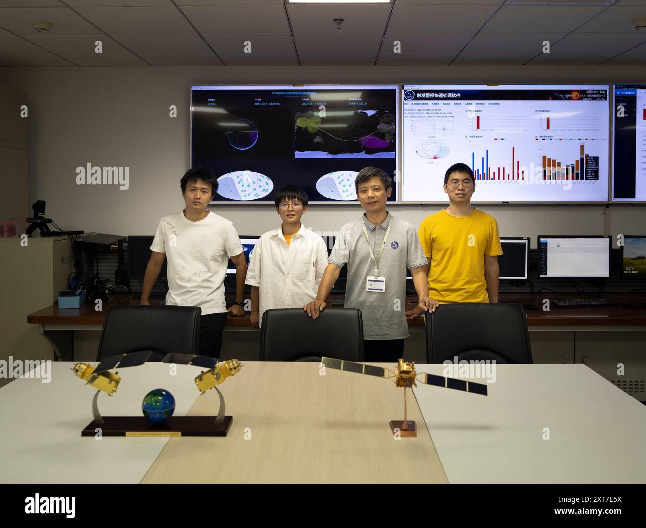 (240814) -- BEIJING, Aug. 14, 2024 (Xinhua) -- Xiong Shaolin (3rd L ...