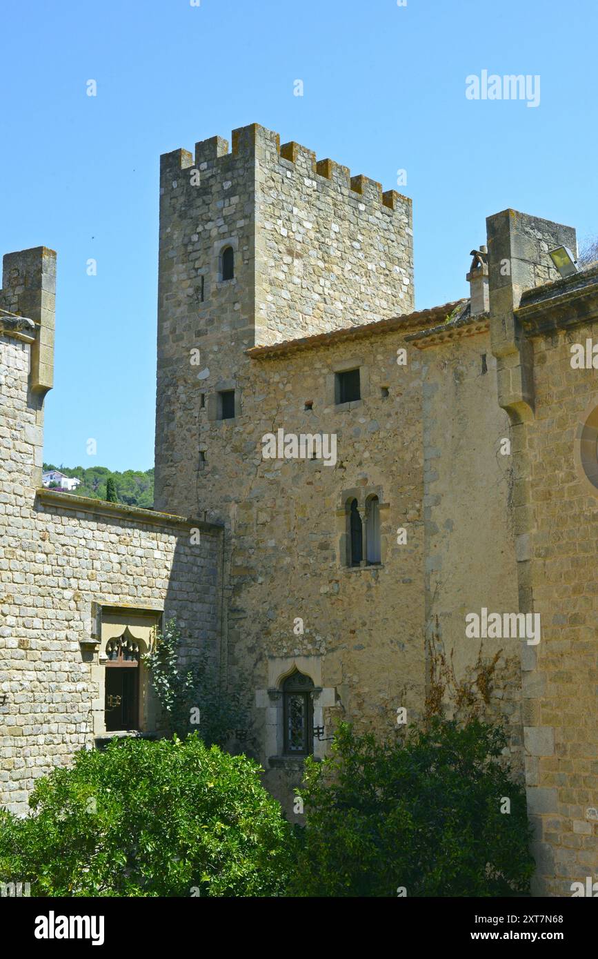 The Castle of Santa Florentina, the scene of the filming of the Game of ...