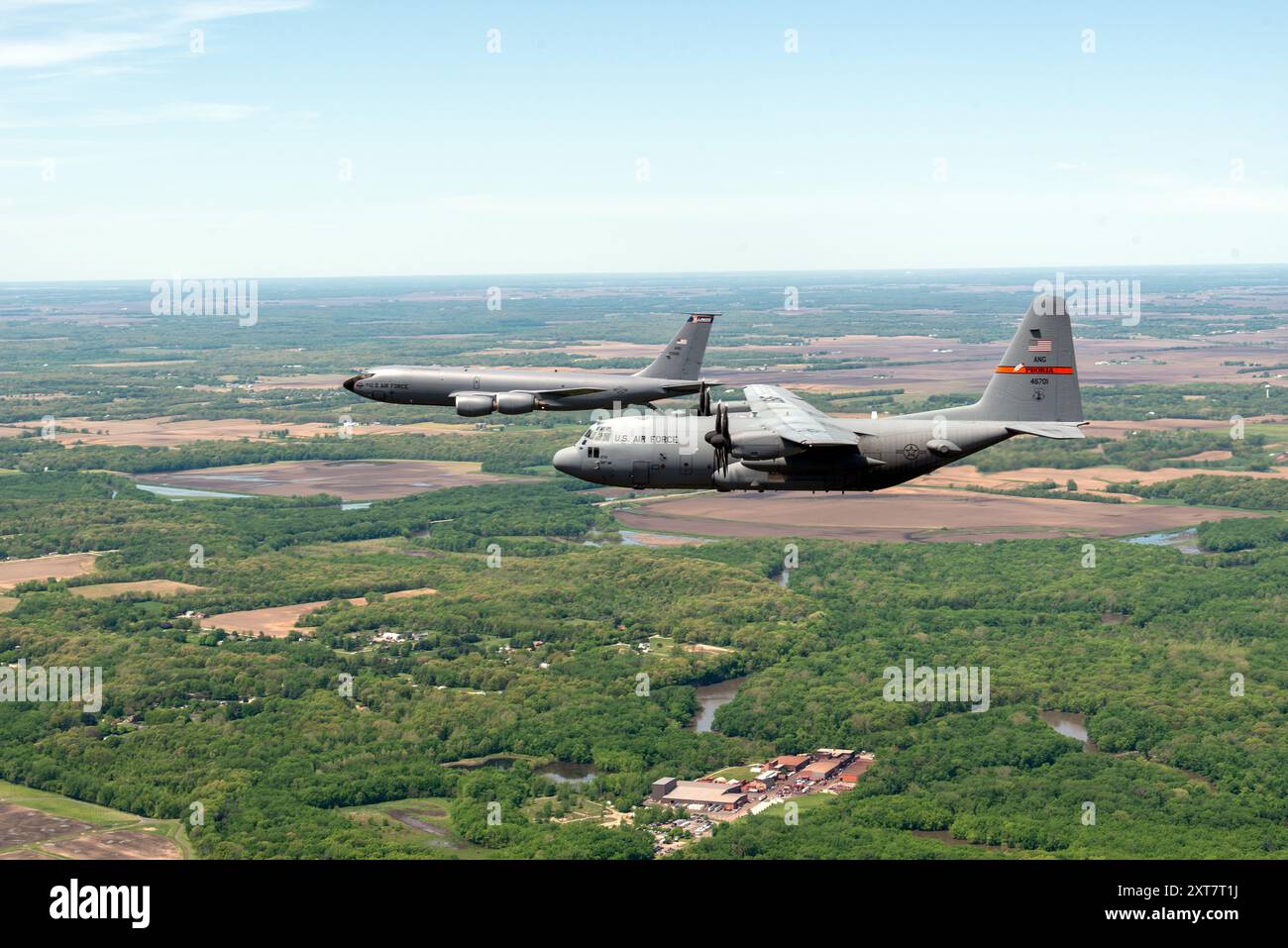 A 182nd Airlift Wing C-130H Hercules and a 126th Air Refueling Wing KC ...