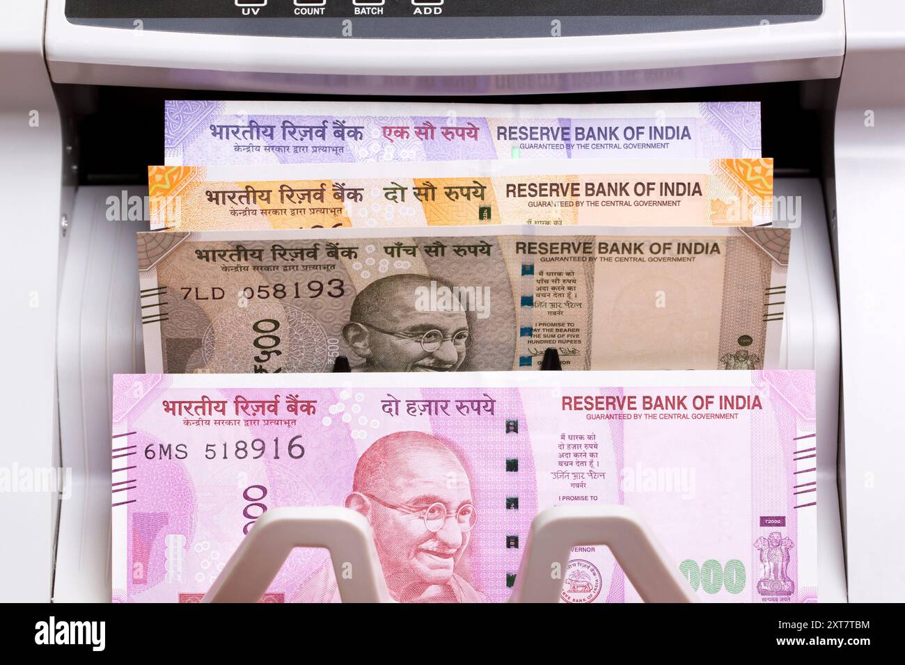 India cash counting hi-res stock photography and images - Alamy