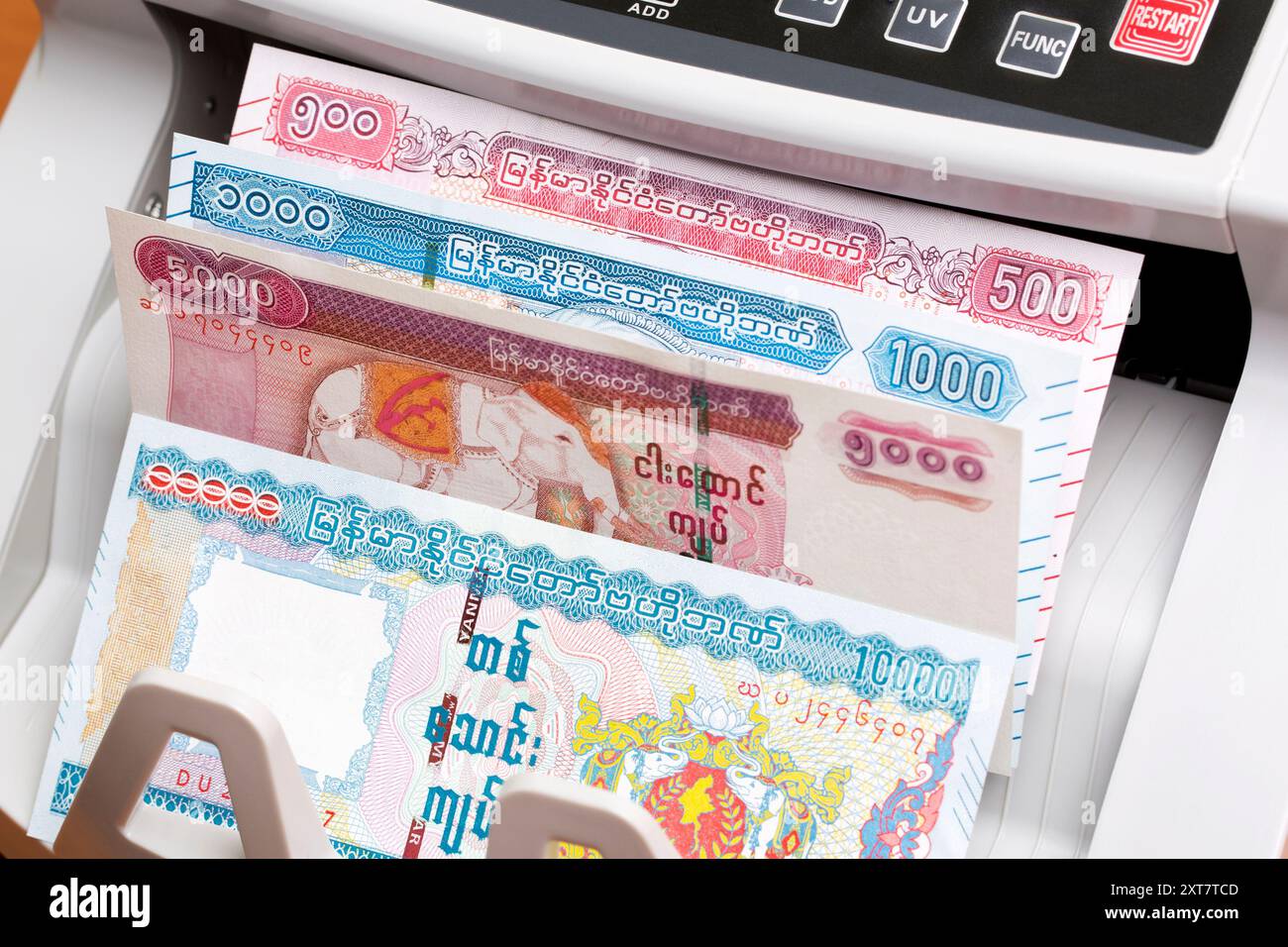 Myanmar money - Kyat in the counting machine Stock Photo - Alamy
