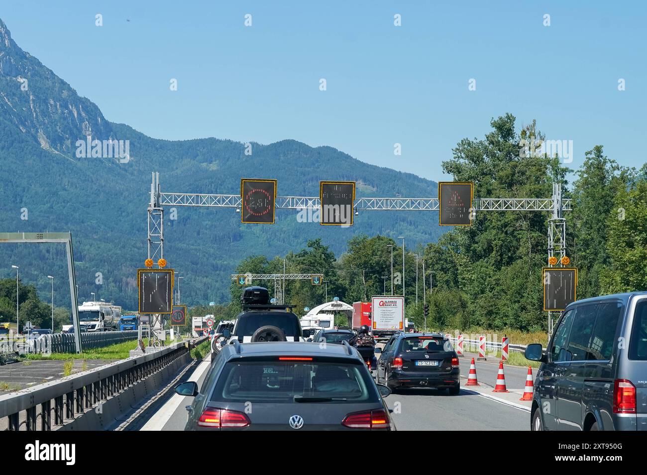 Migration logistics hi-res stock photography and images - Alamy