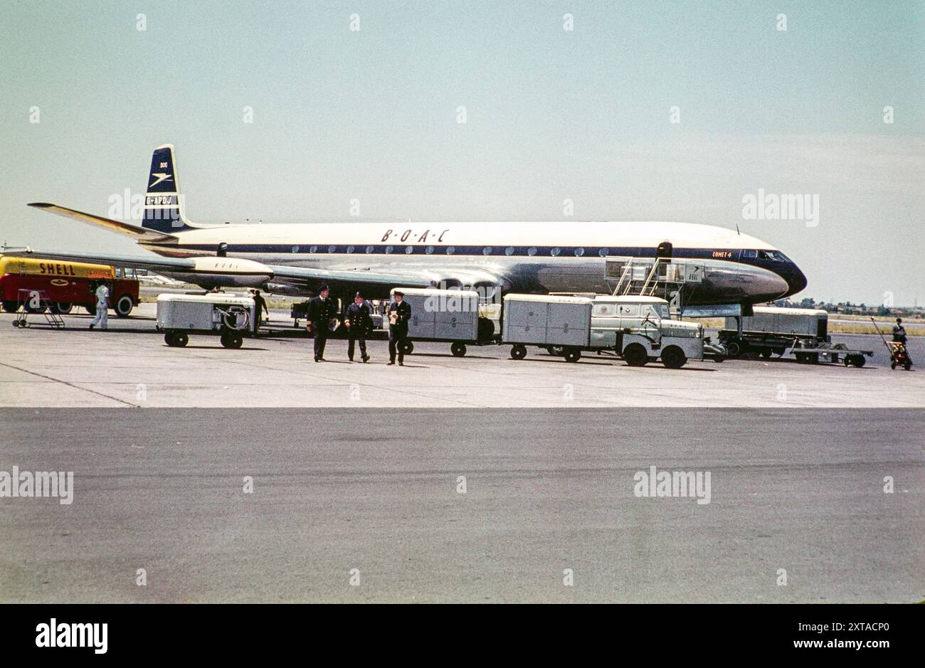 Rome airport terminal 4 hi-res stock photography and images - Alamy