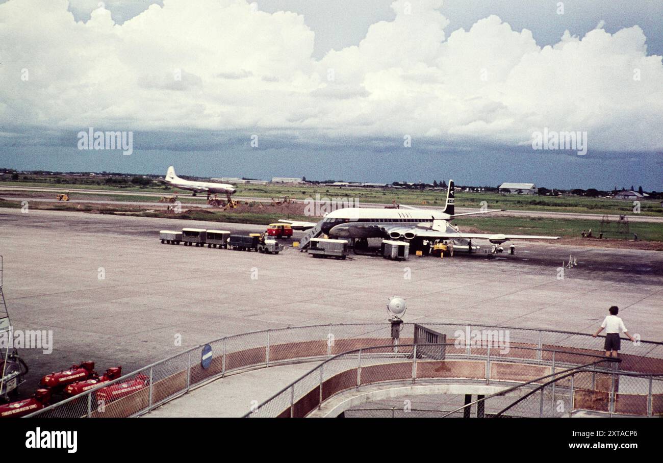 BOAC British Overseas Airways Corporation, De Havilland 106 Comet 4 ...
