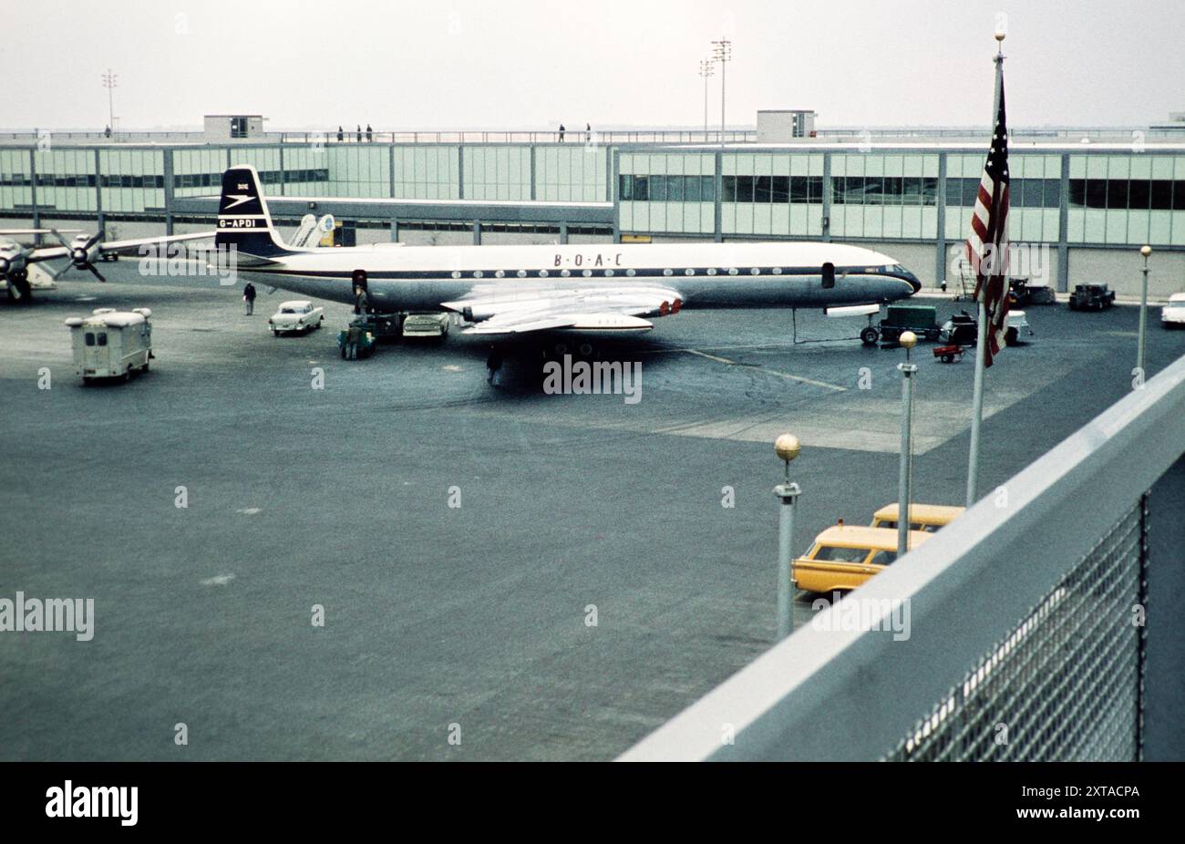 BOAC British Overseas Airways Corporation, De Havilland 106 Comet 4 ...