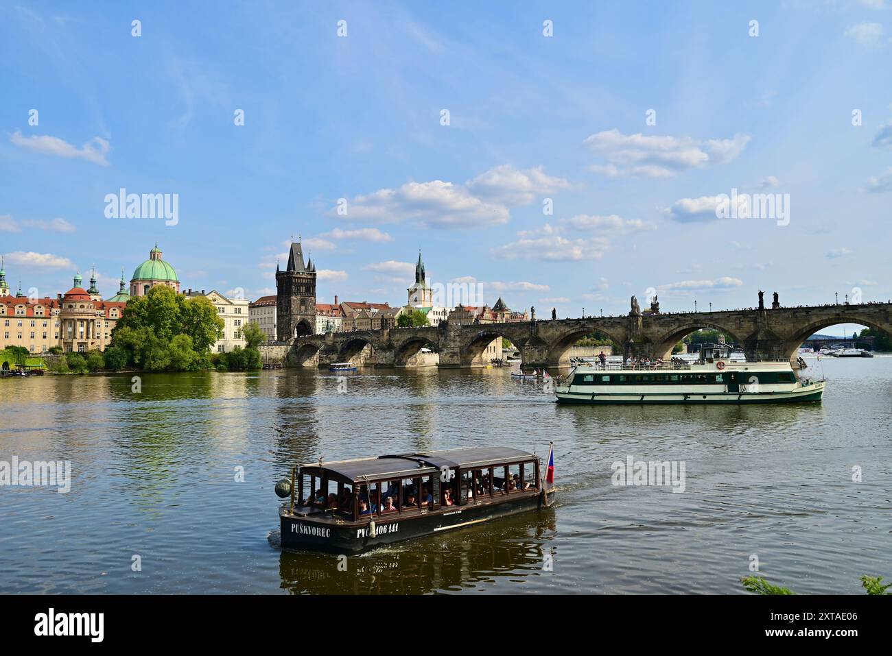 Fiume vltava hi-res stock photography and images - Alamy
