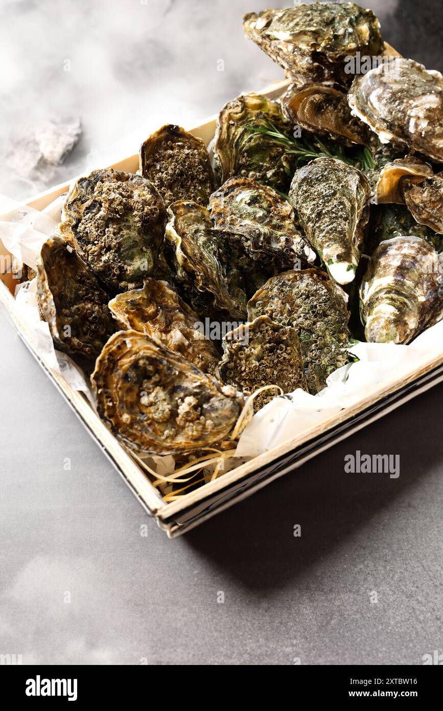 A delicious Japanese dish, oyster sashimi Stock Photo - Alamy
