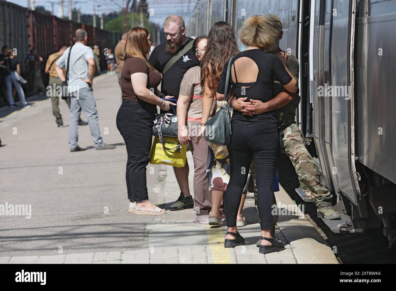Ukrainian soldier goodbye station hi-res stock photography and images ...
