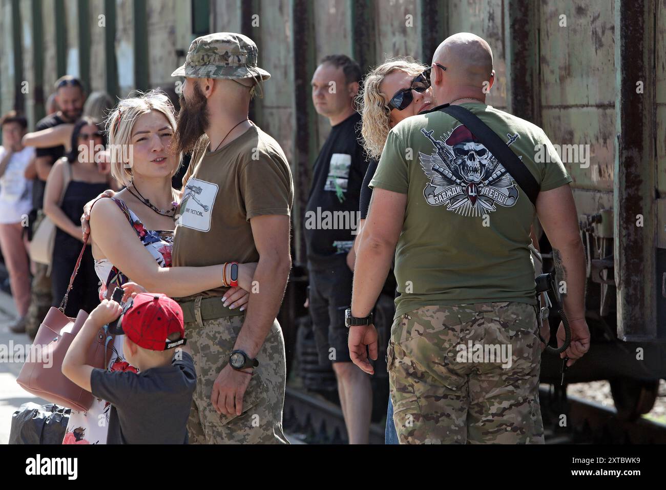 Ukrainian soldier goodbye station hi-res stock photography and images ...