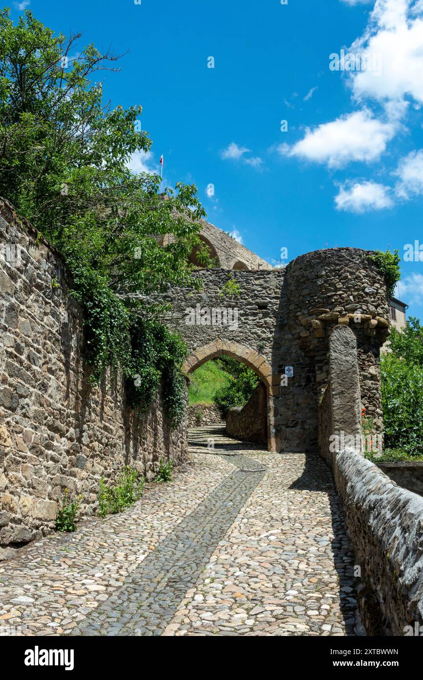 Medieval gateway historic city hi-res stock photography and images - Alamy