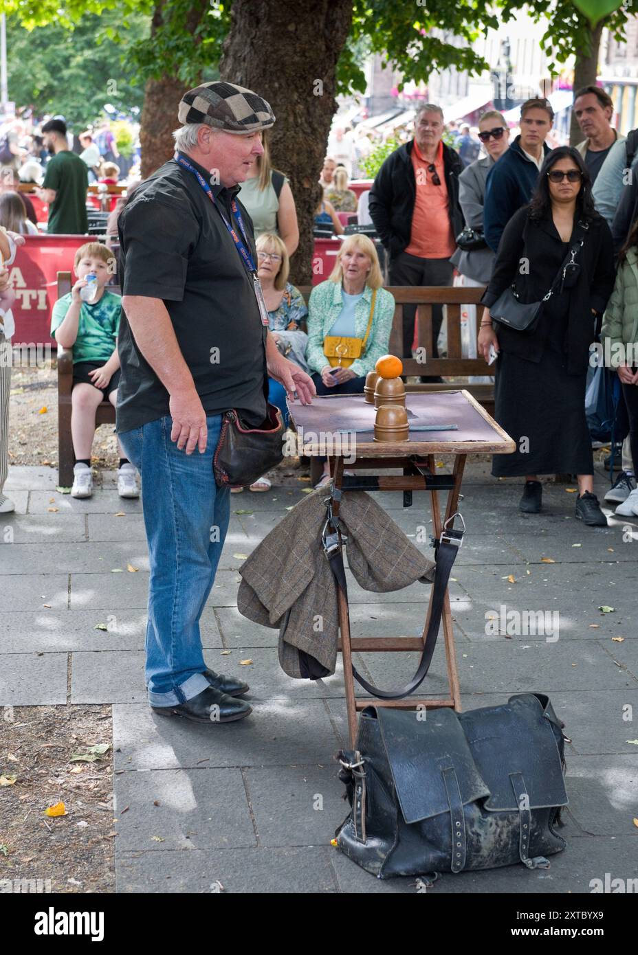 Magician performing street hi-res stock photography and images - Alamy