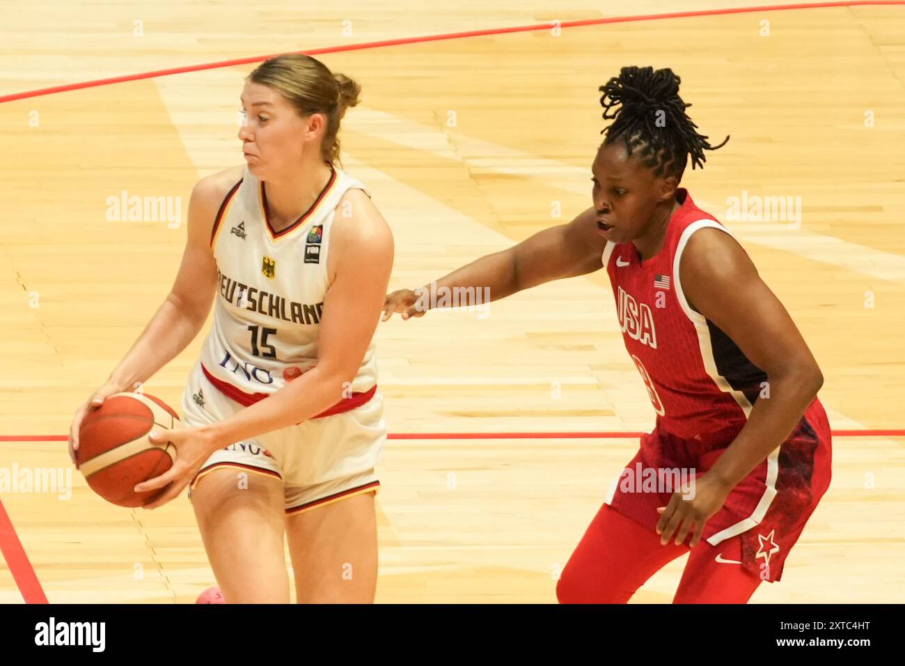 Luisa Geiselsöder OF GERMANY AND CHELSEA GRAY OF TEAM during the ...