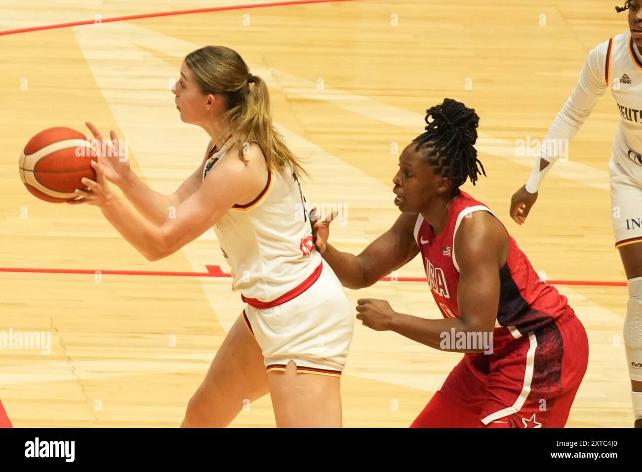 Luisa Geiselsöder OF GERMANY AND CHELSEA GRAY OF TEAM during the ...