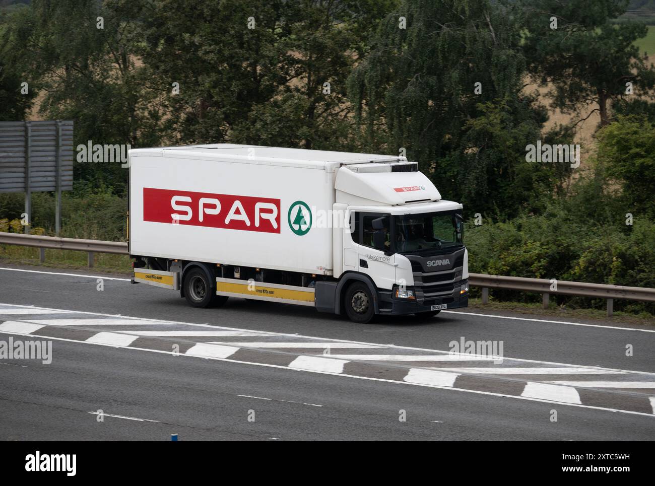 Spar lorry on the M40 motorway, Warwickshire, UK Stock Photo - Alamy