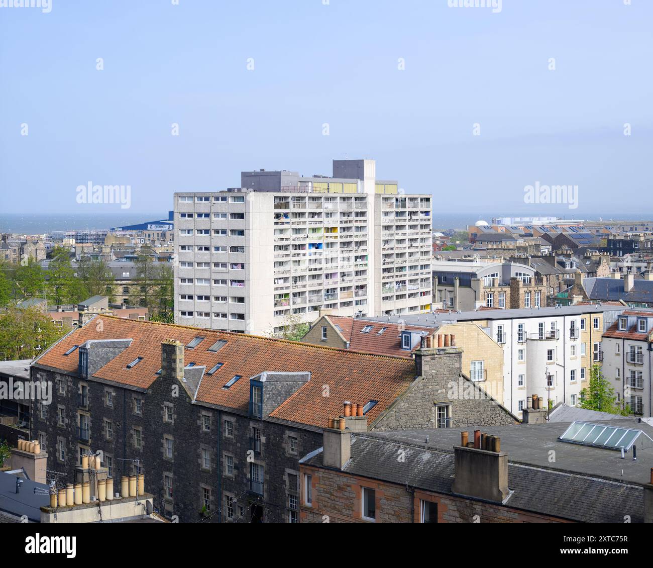 Edinburgh housing leith hi-res stock photography and images - Alamy