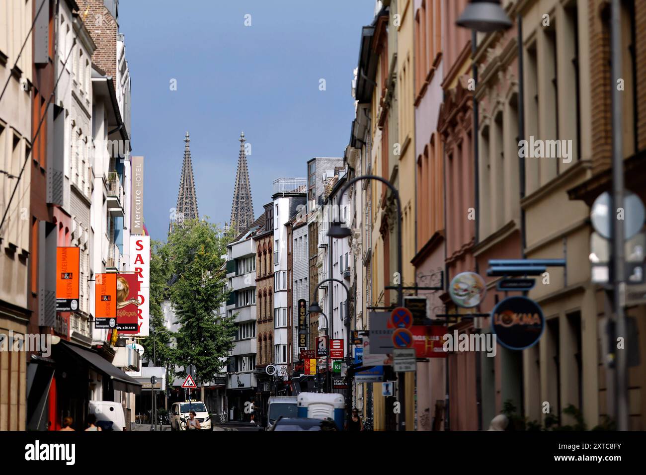 Buntes nachtleben hi-res stock photography and images - Alamy